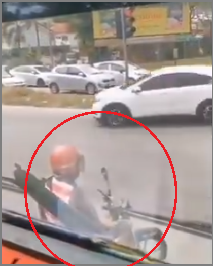 Pemotor Berhenti Depan Truk Saat Lampu Merah Untung Supirnya Nyadar Bonsaibiker